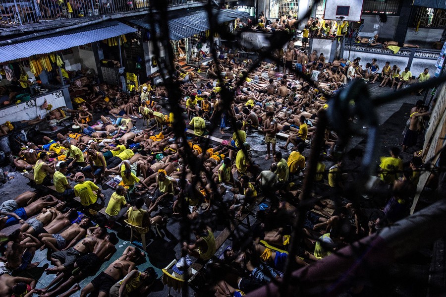 3,800 Inmates Crammed Into a Philippine Jail Built for 800 - The Atlantic
