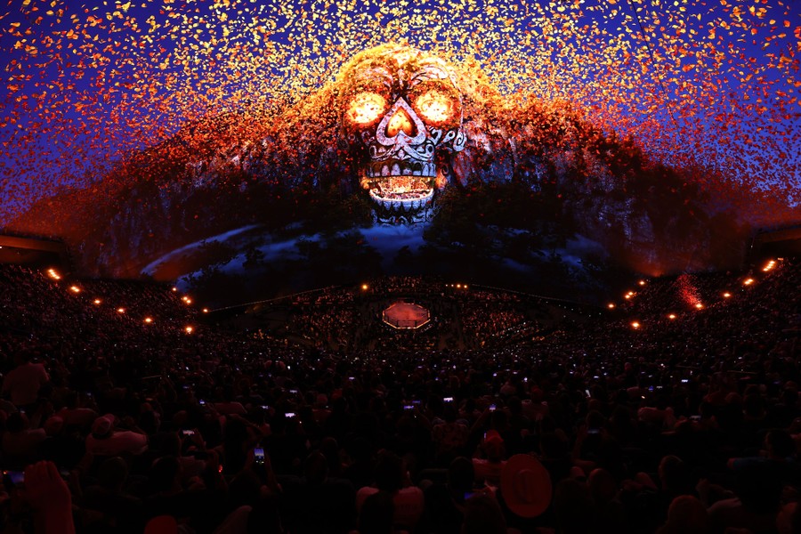 Photos of the Week: Moon Boats, River Waves, Heavy Leek - The Atlantic