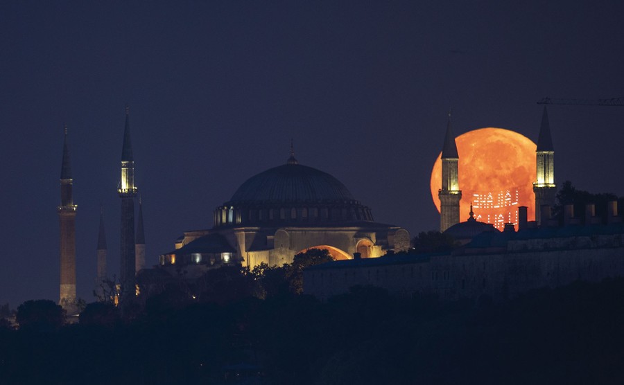Photos of the Strawberry Supermoon - The Atlantic