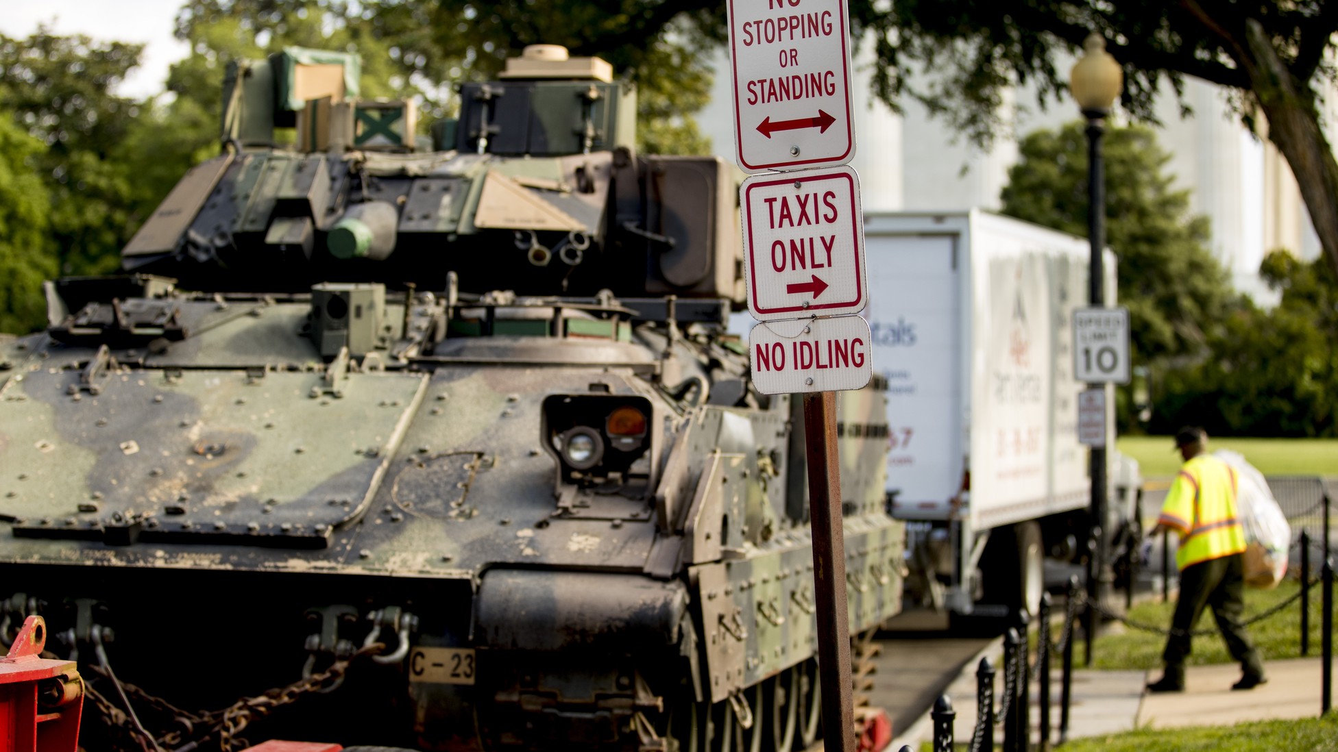 Border Facilities See ‘Dangerous Overcrowding’: The Politics Daily ...