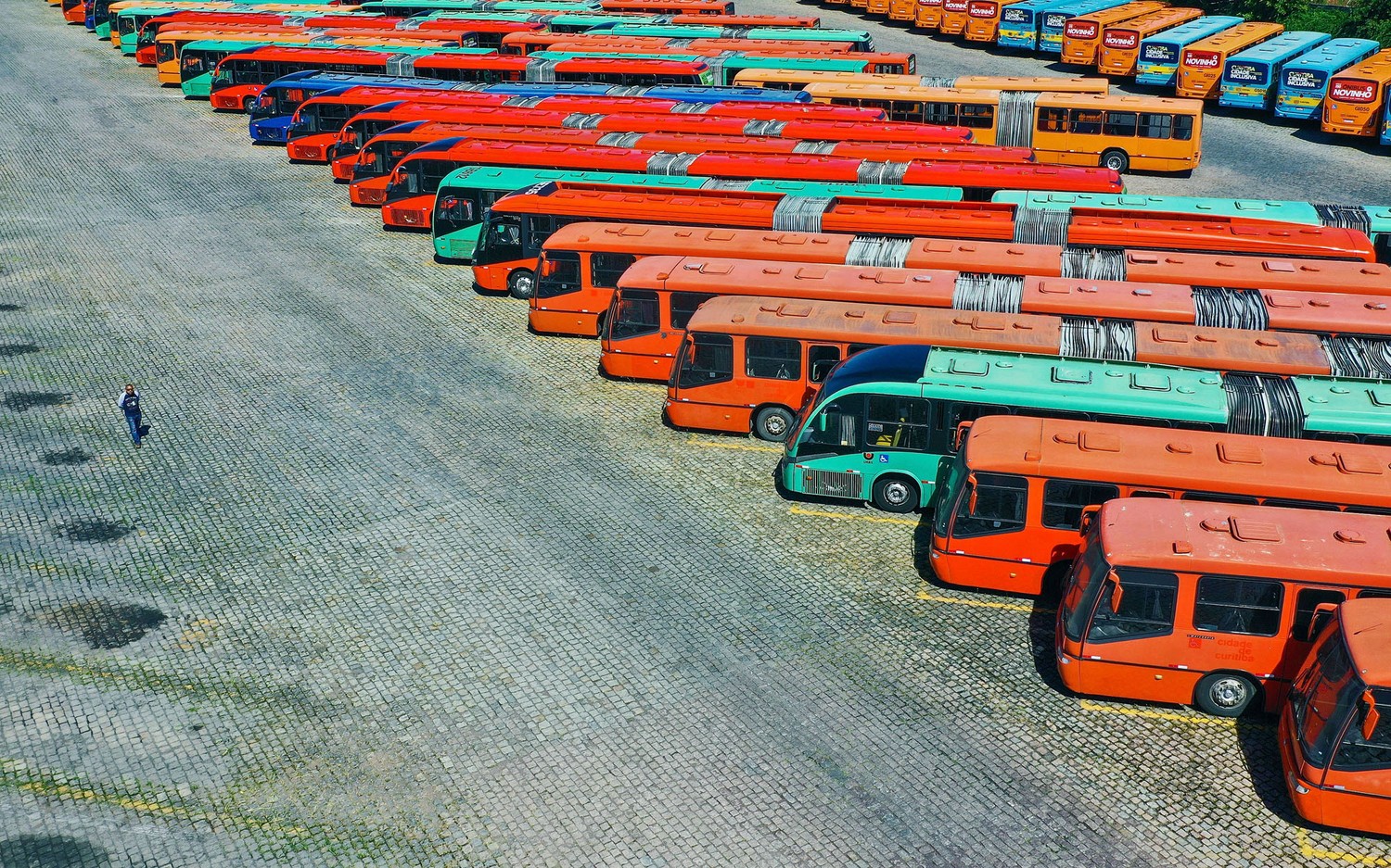 FARK.com: (10783076) Photoshop these buses