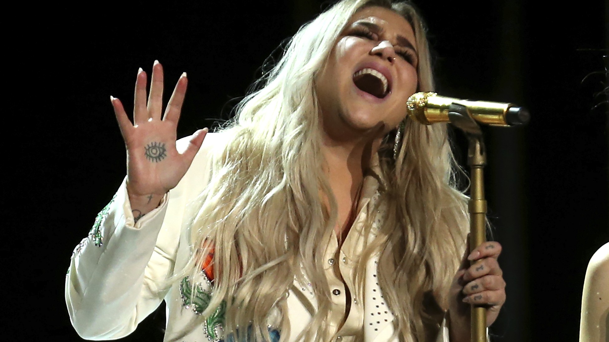 Kesha Gives the Grammys Its #MeToo Moment With 'Praying' - The Atlantic