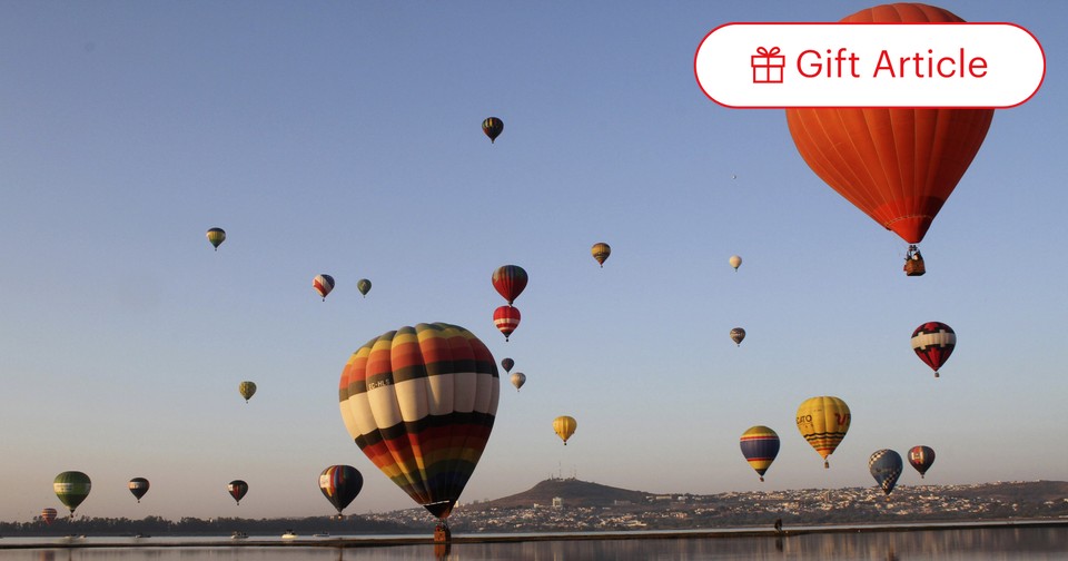 what does a blue balloon symbolize