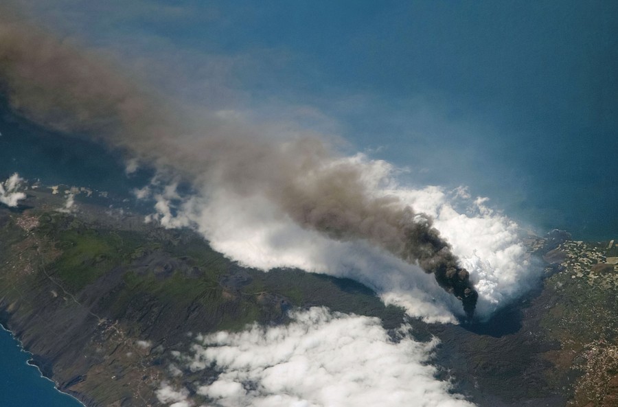 Photos: The Ongoing Volcanic Eruption in the Canary Islands - The Atlantic
