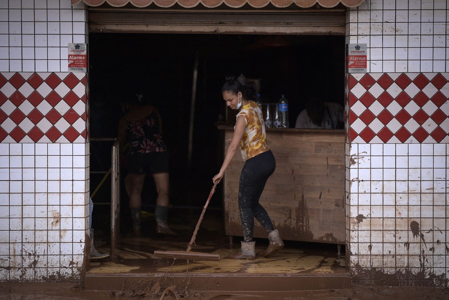 Photos: Heavy Rainfall Causes Severe Flooding in Brazil - The Atlantic