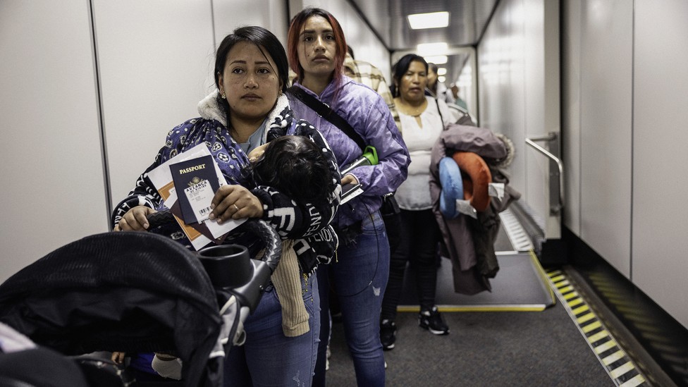 DHS’s $7,500 Self-Deportations - The Atlantic