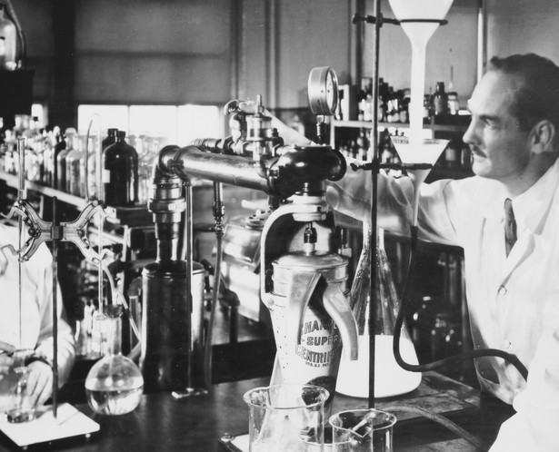 kicker Education Gertrude Elion and George Hitchings in 1948 Wikimedia ...