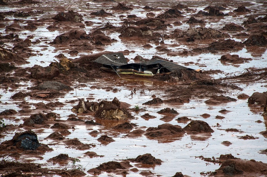 Photos of the Red Sludge That Smothered a Town in Brazil - The Atlantic