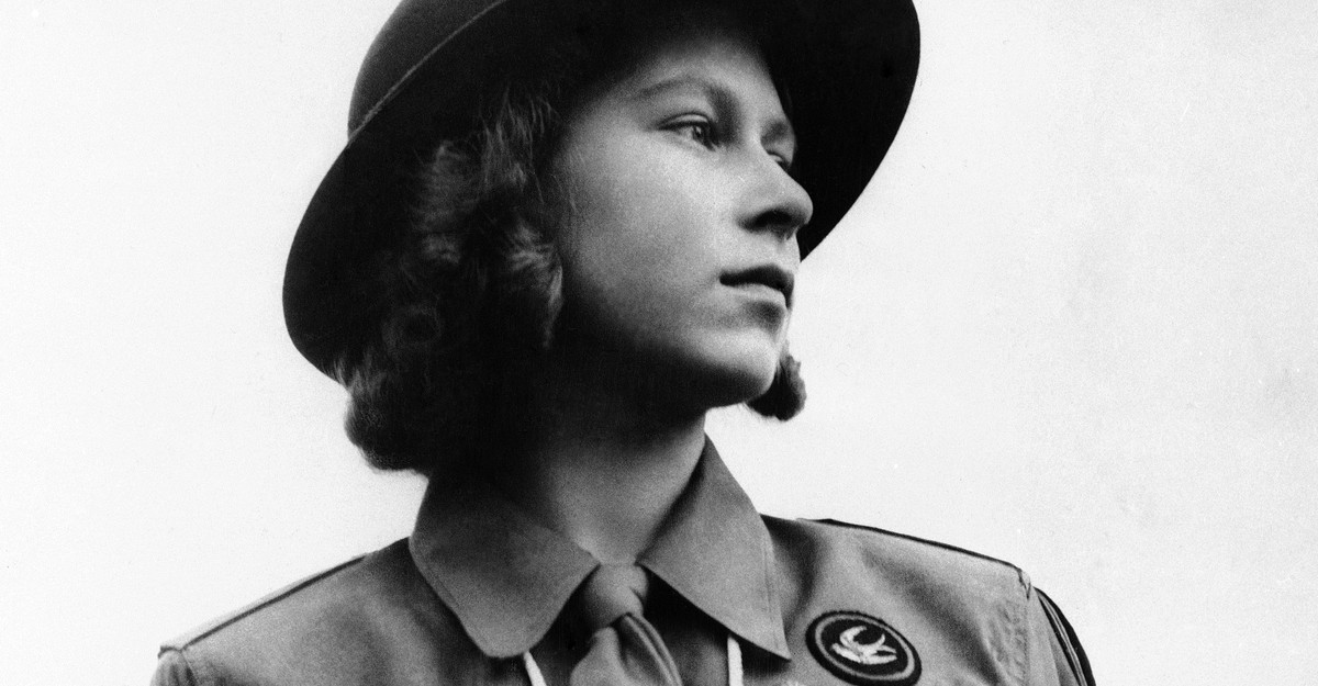 Looking Back at Queen Elizabeth II When She Was a Teenage Princess ...
