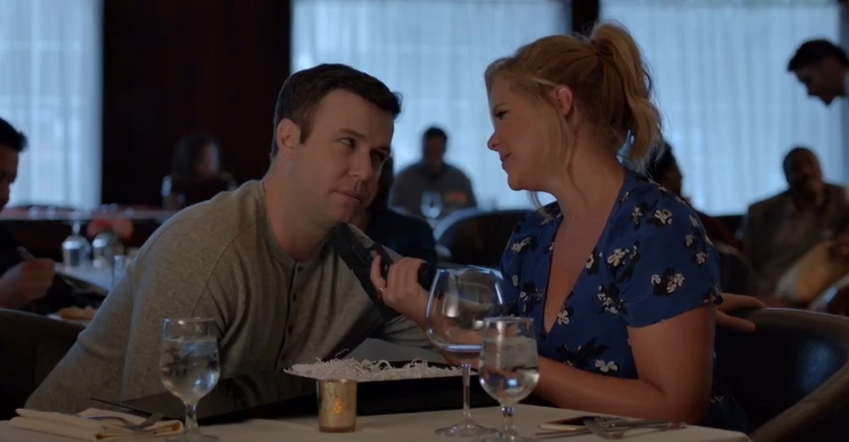 On 'Saturday Night Live,' Amy Schumer Mocks the Ubiquity of Guns in ...