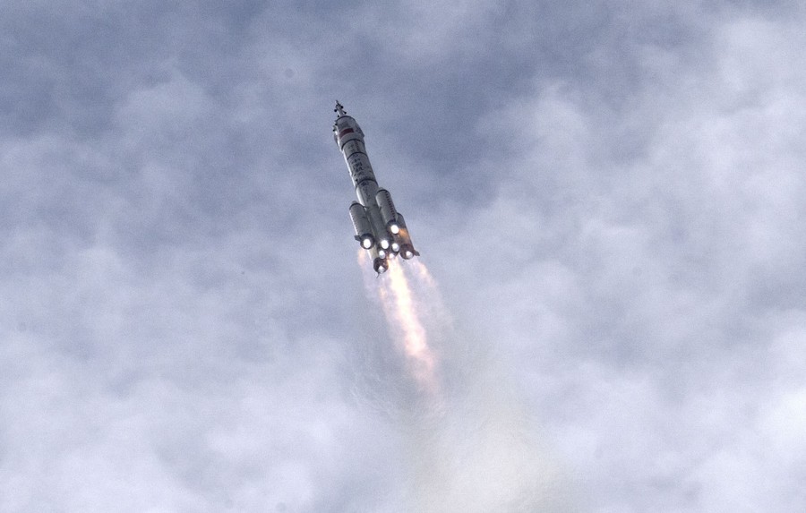 Photos of the Week: Bull Vault, Buddha Wash, Bass Guitar - The Atlantic