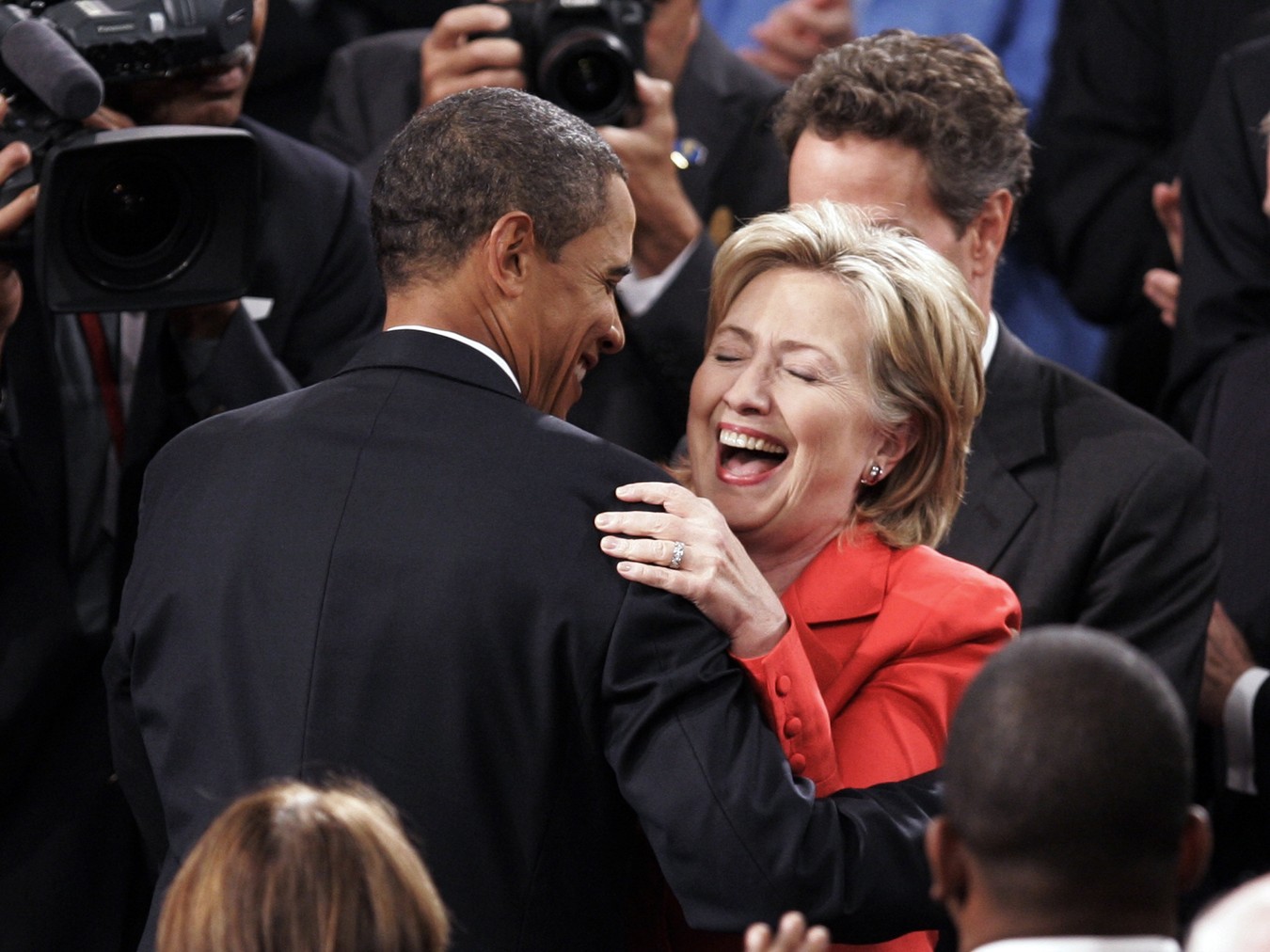A Visual Guide to Barack Obama and Hillary Clinton's Lackluster Hugging ...