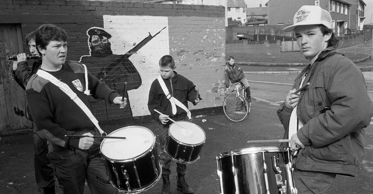 A Poem by Stephen Sexton: 'The Comic Turn' - The Atlantic