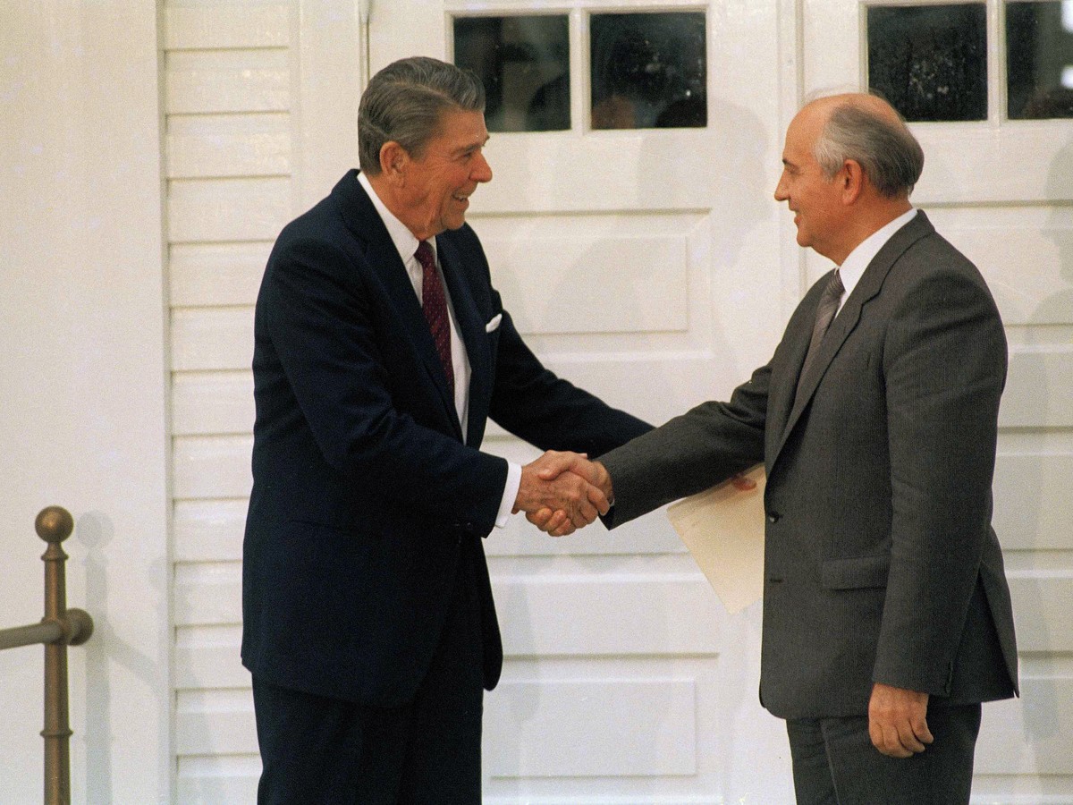 Vladimir Putin Meets Reagan