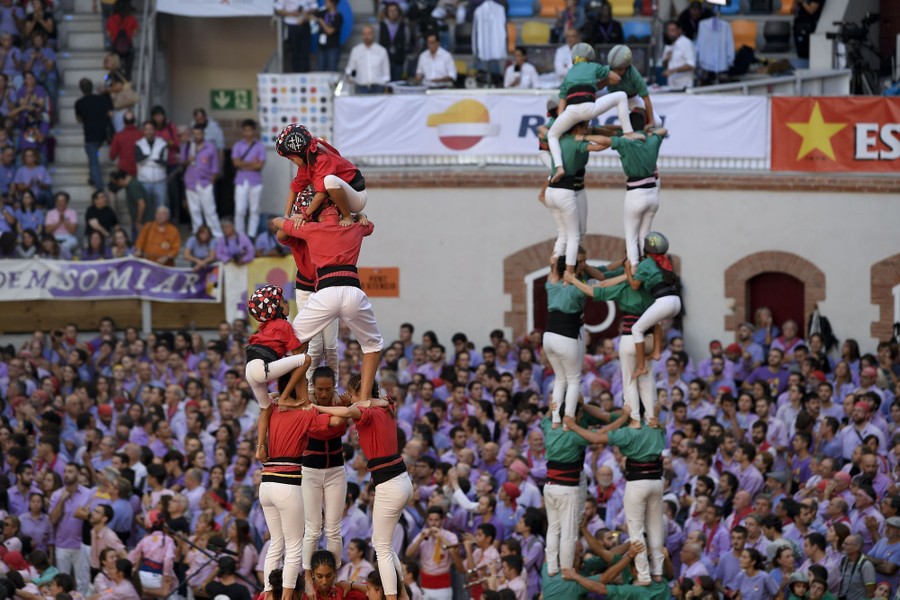 Photos: Competing to Build the Tallest Human Towers in Spain - The Atlantic