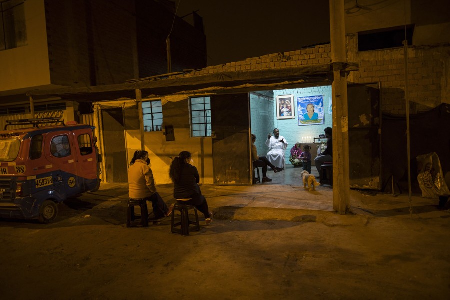 The Lonely Work of Performing Funerals in Lima, Peru - The Atlantic