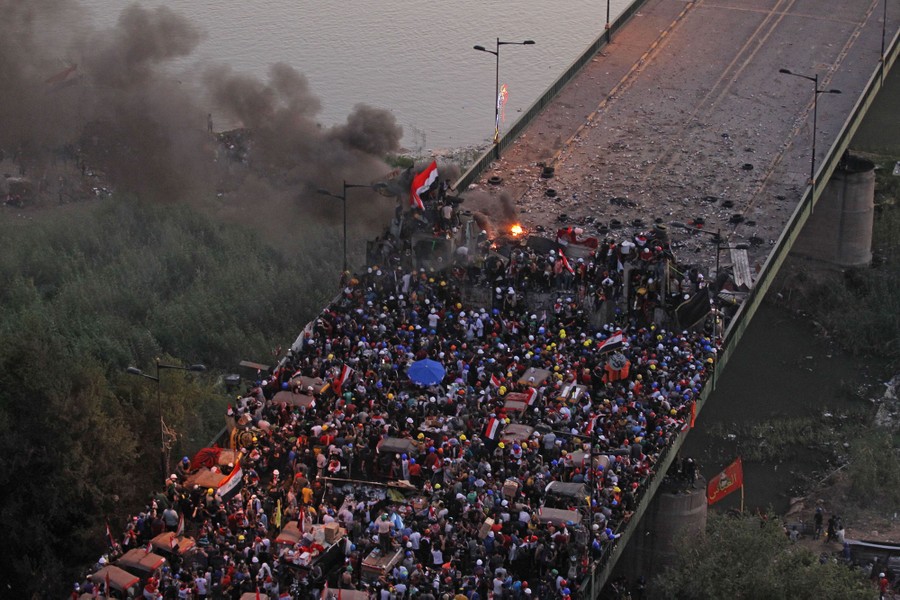 Photos: A Month of Anti-government Protests in Iraq - The Atlantic