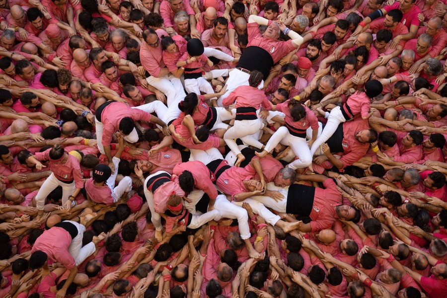Photos: Competing to Build the Tallest Human Towers in Spain - The Atlantic