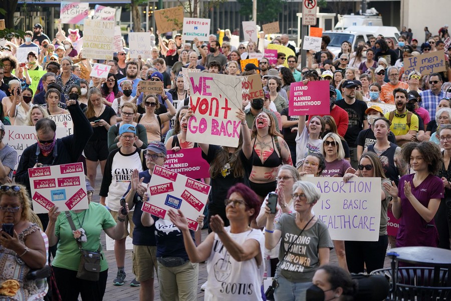 Photos: Protests Against the Overturning of Roe - The Atlantic