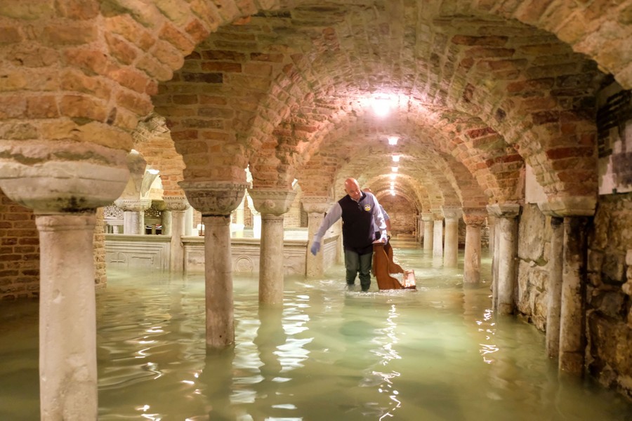 Photos of Venice Underwater: The Highest Tide in 50 Years - The Atlantic