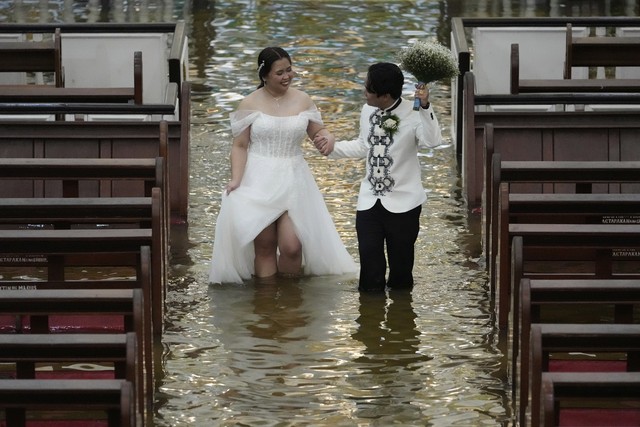 Photos: A Flooded Wedding - The Atlantic