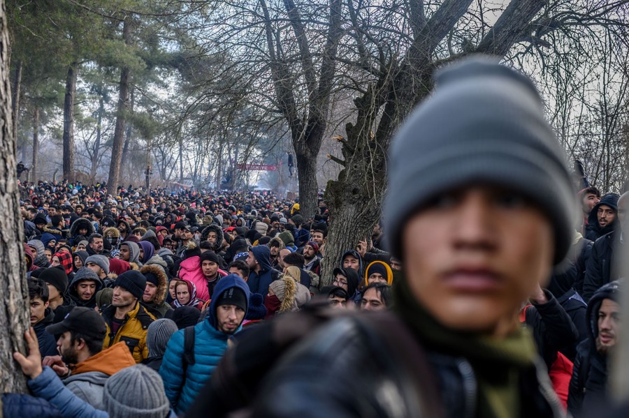 Thousands of Migrants Attempt to Cross Into Europe From Turkey - The ...