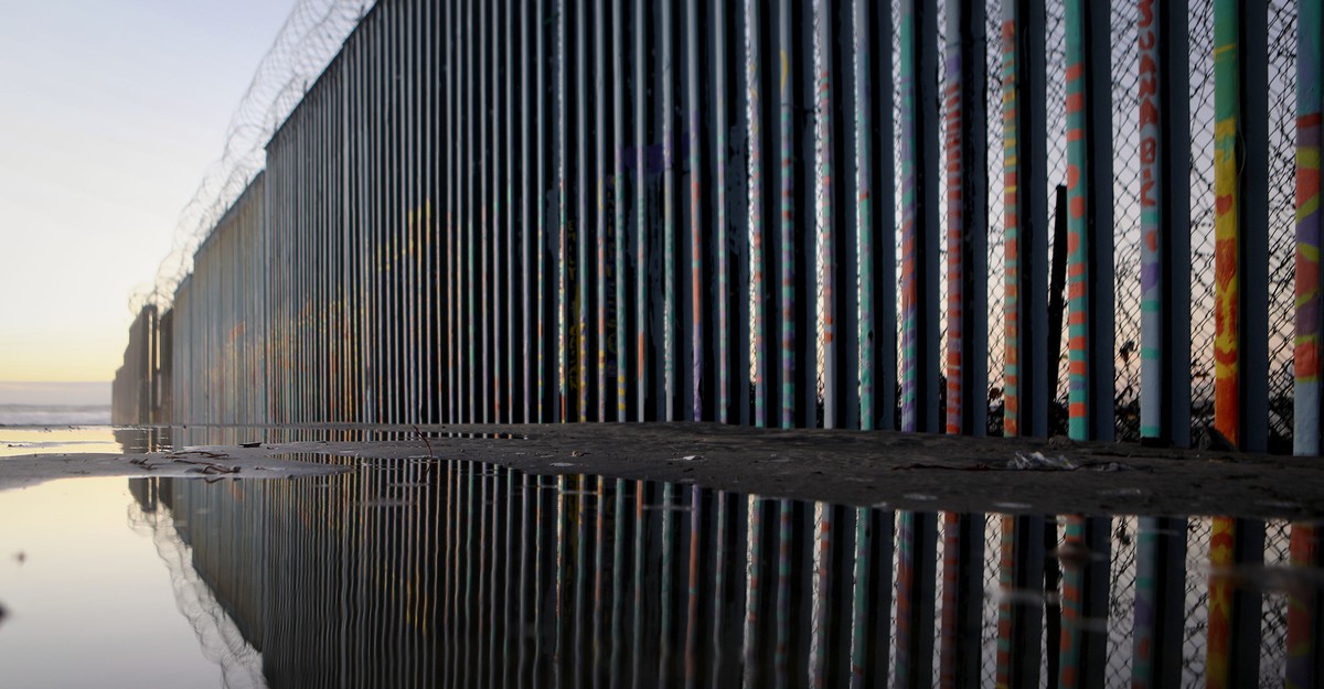 What a Border-Wall GoFundMe Campaign Says About America - The Atlantic
