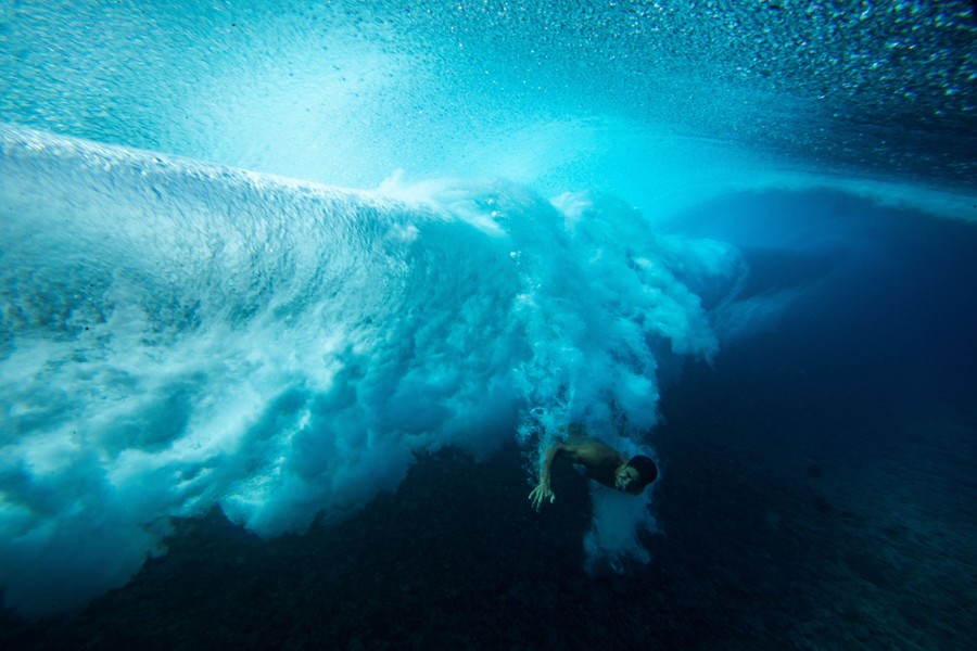 Surfing Teahupo‘o, Photos From Above and Below - The Atlantic