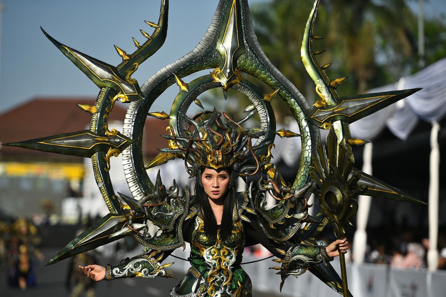 Photos of the Week: Pikachu Outbreak, Dinosaur Crossing, Ducky Derby ...