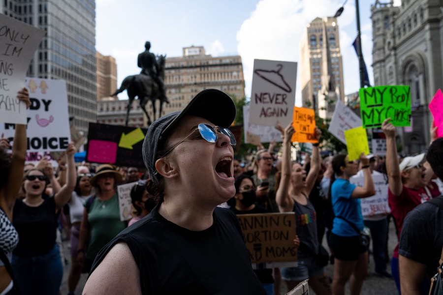 Photos: Protests Against the Overturning of Roe - The Atlantic