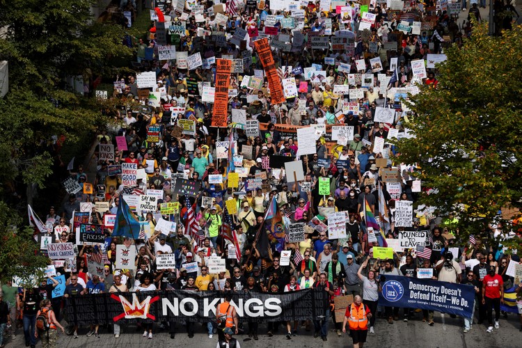 Photos: More ‘No Kings’ Protests Across the U.S. - The Atlantic