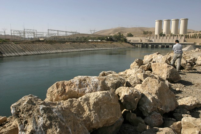 Iraqi Militants Capture Country's Largest Dam, as They Drive Out ...