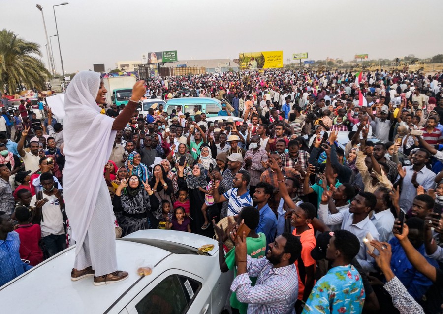 Photos: Sudan Protests Lead to the Removal of President Omar al-Bashir ...