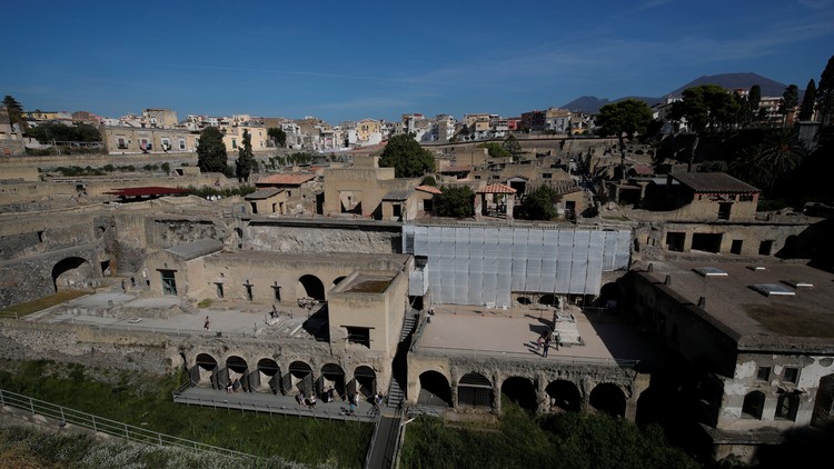 How Did the People of Herculaneum Die? - The Atlantic