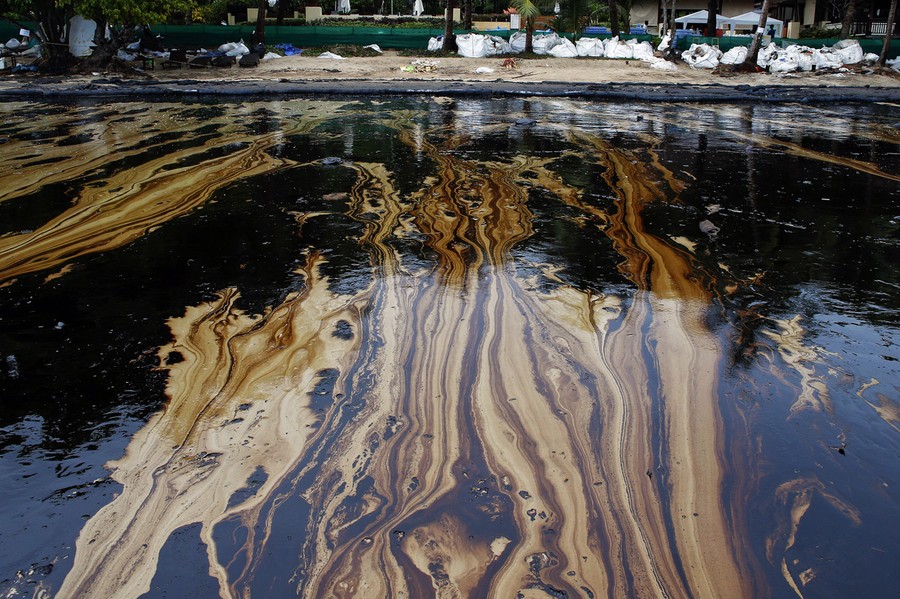 Oil Spill Blackens Thai Island Beaches - The Atlantic