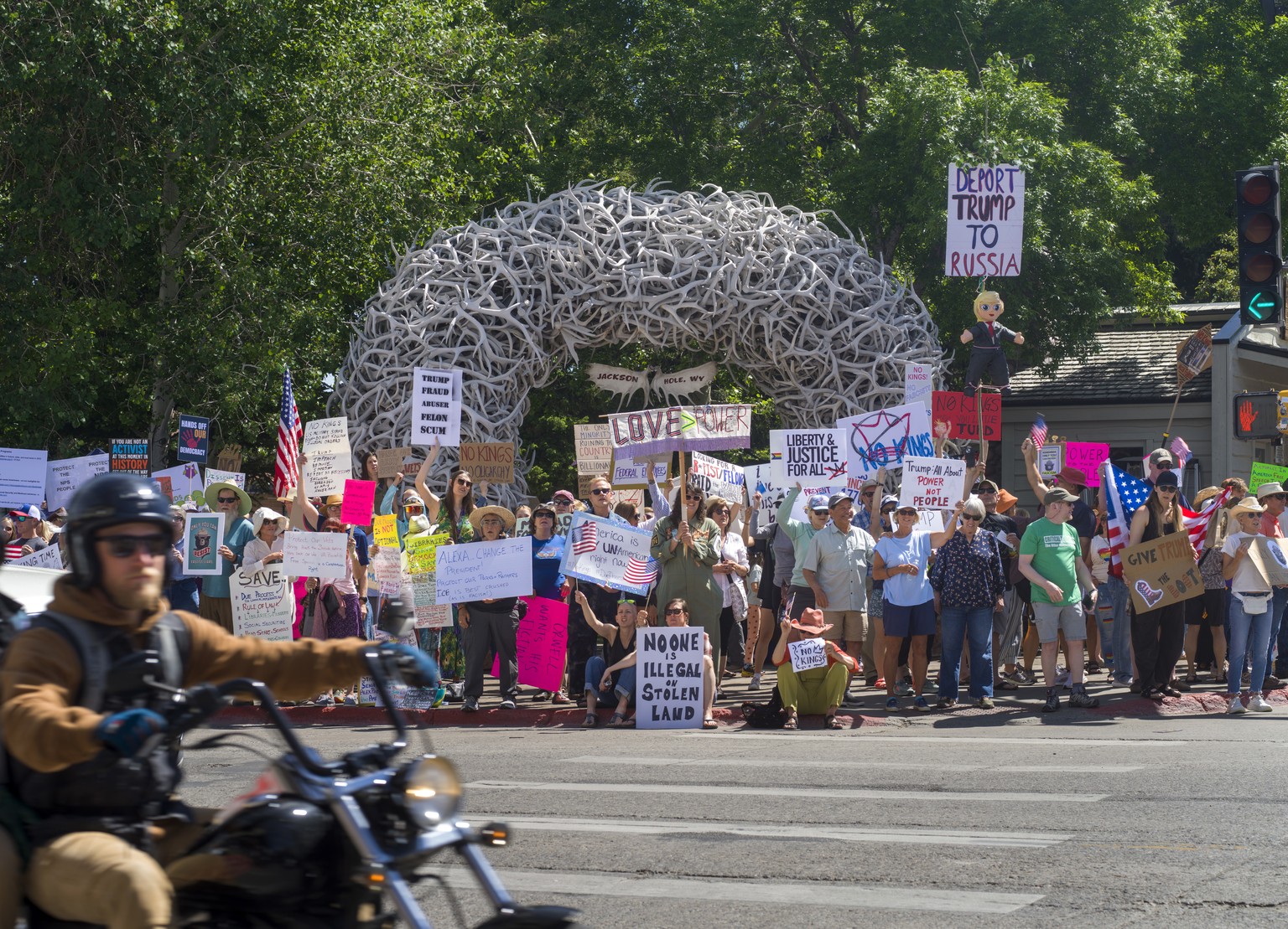Photos: 'No Kings' Protests Across America - The Atlantic