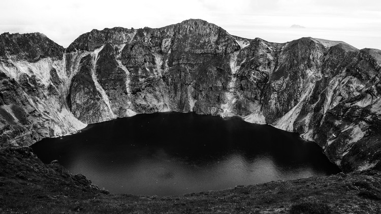 The Biologists Stranded on an Erupting Alaskan Volcano - The Atlantic