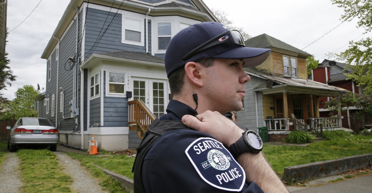 How Cops Use Nextdoor for Community Policing - The Atlantic