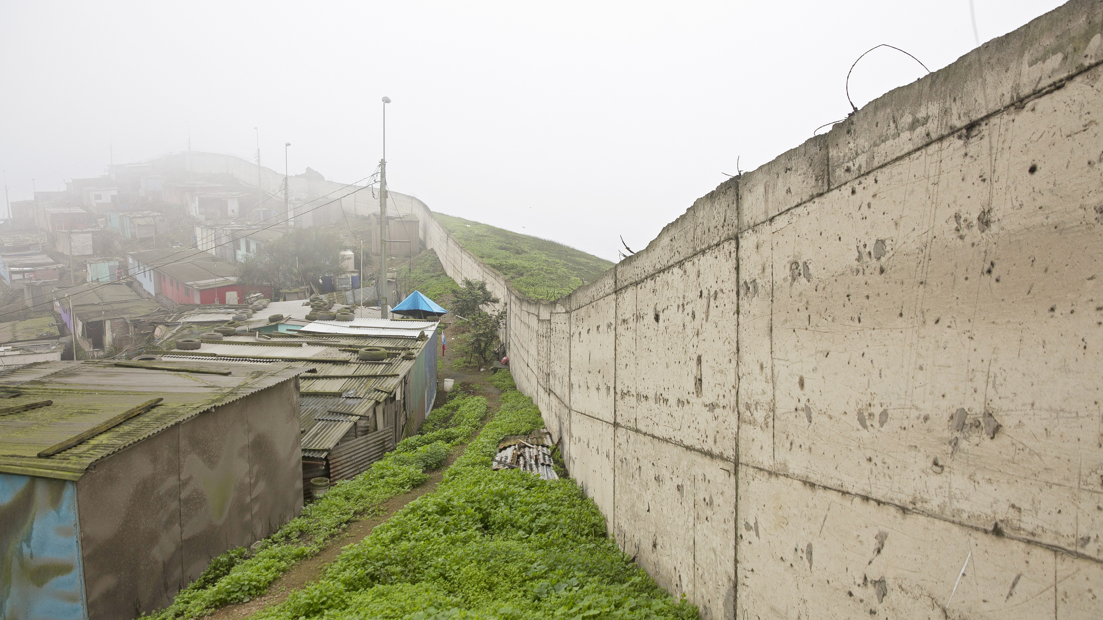 A Wall Divides the Peruvian Capital's Rich and Poor - The Atlantic