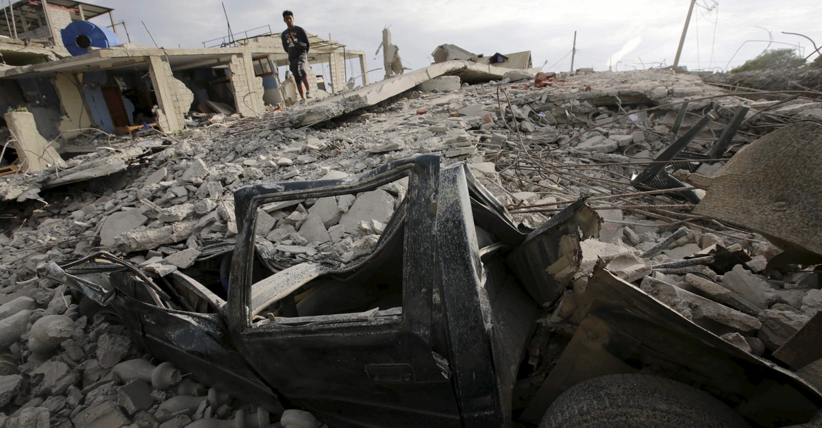 The Search for Survivors in Ecuador's Earthquake - The Atlantic