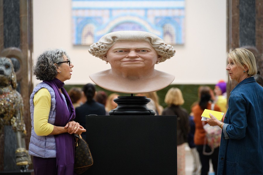 Photos of the Week: Distorted Queen, Toad King, Gladiator - The Atlantic