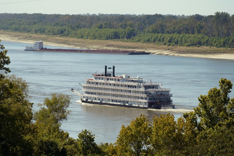 Photos: Drought Conditions Drop the Mississippi River to Historic Lows - The Atlantic