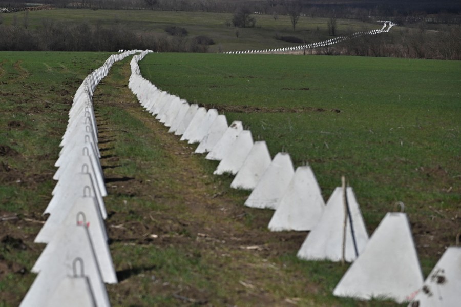 Photos of the Week: Snow Blooms, Giant Eggs, Dragon’s Teeth - The Atlantic