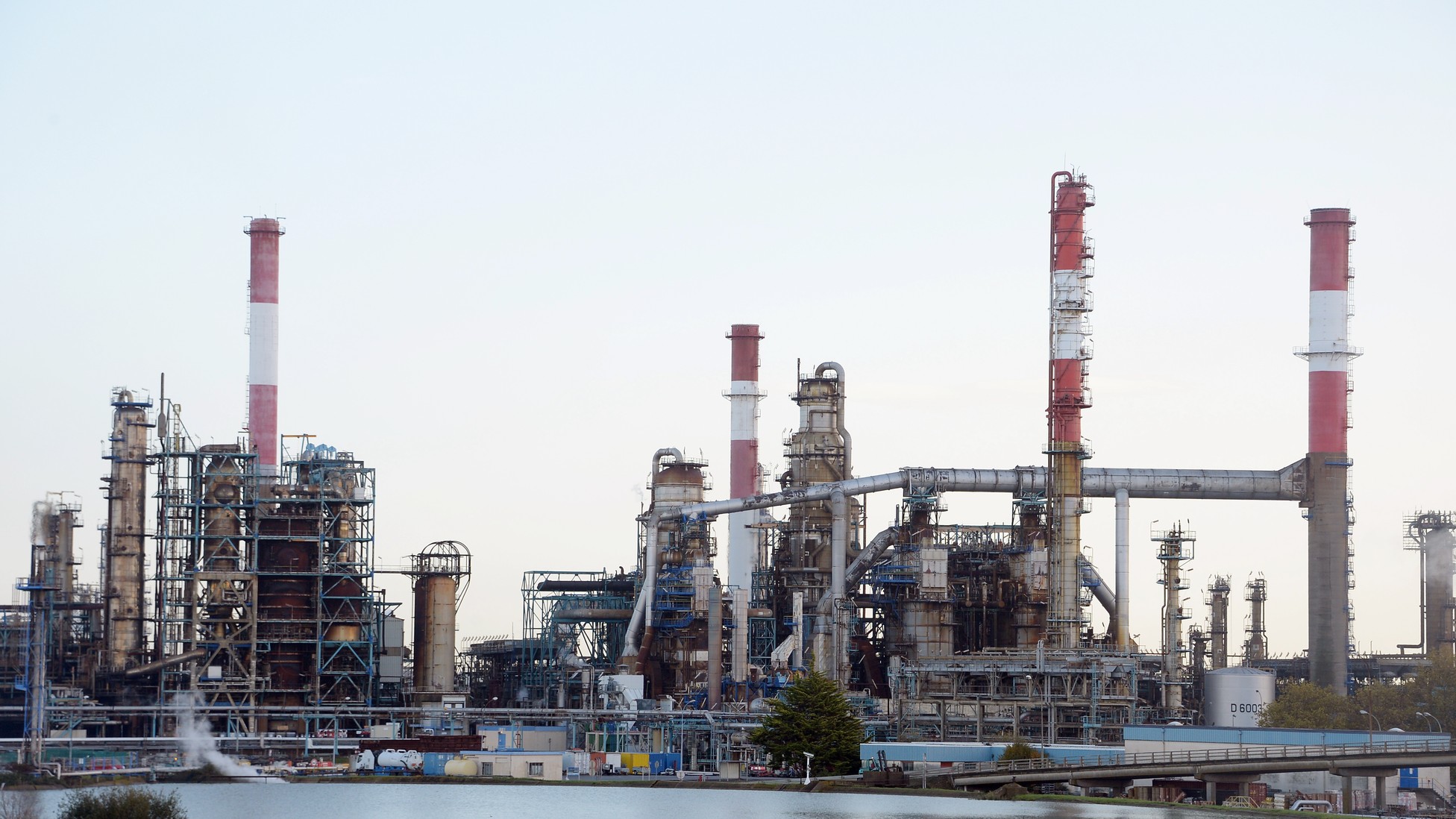 Feds Press California Officials on Refinery Safety - The Atlantic