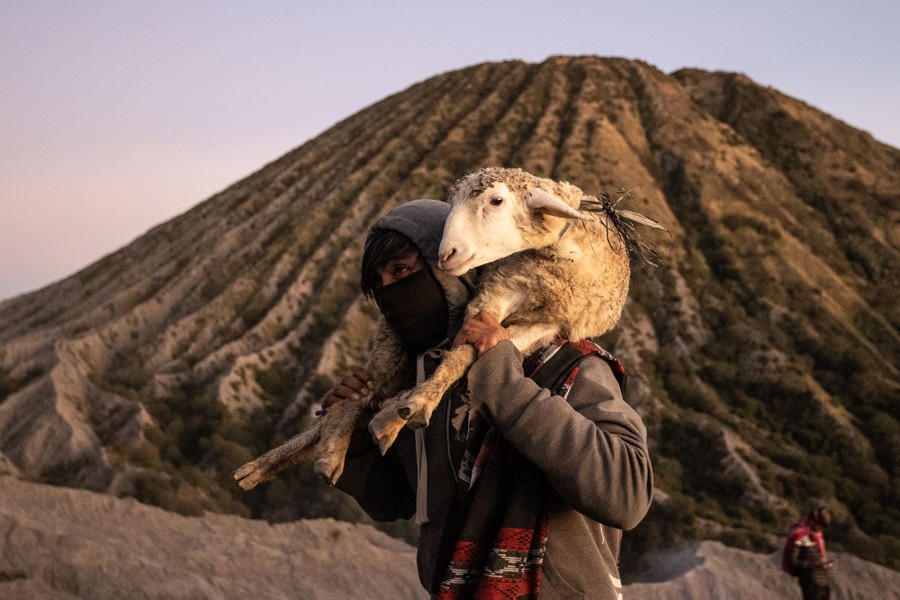 Yadnya Kasada: A Volcanic Ritual in Indonesia - The Atlantic