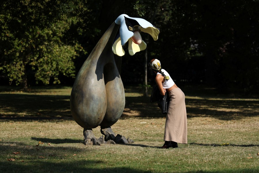 Photos of the Week: Moon Boats, River Waves, Heavy Leek - The Atlantic