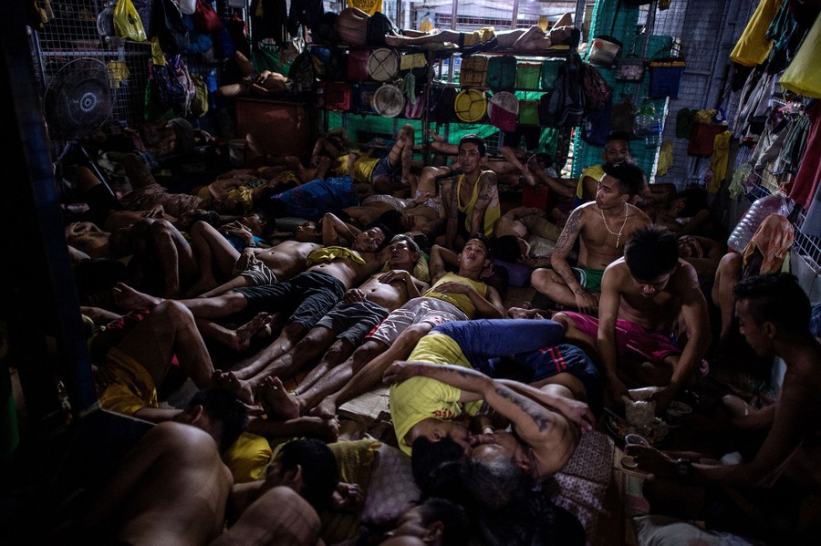 3,800 Inmates Crammed Into a Philippine Jail Built for 800 - The Atlantic