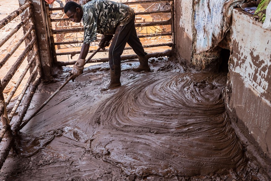 Photos of the Red Sludge That Smothered a Town in Brazil - The Atlantic
