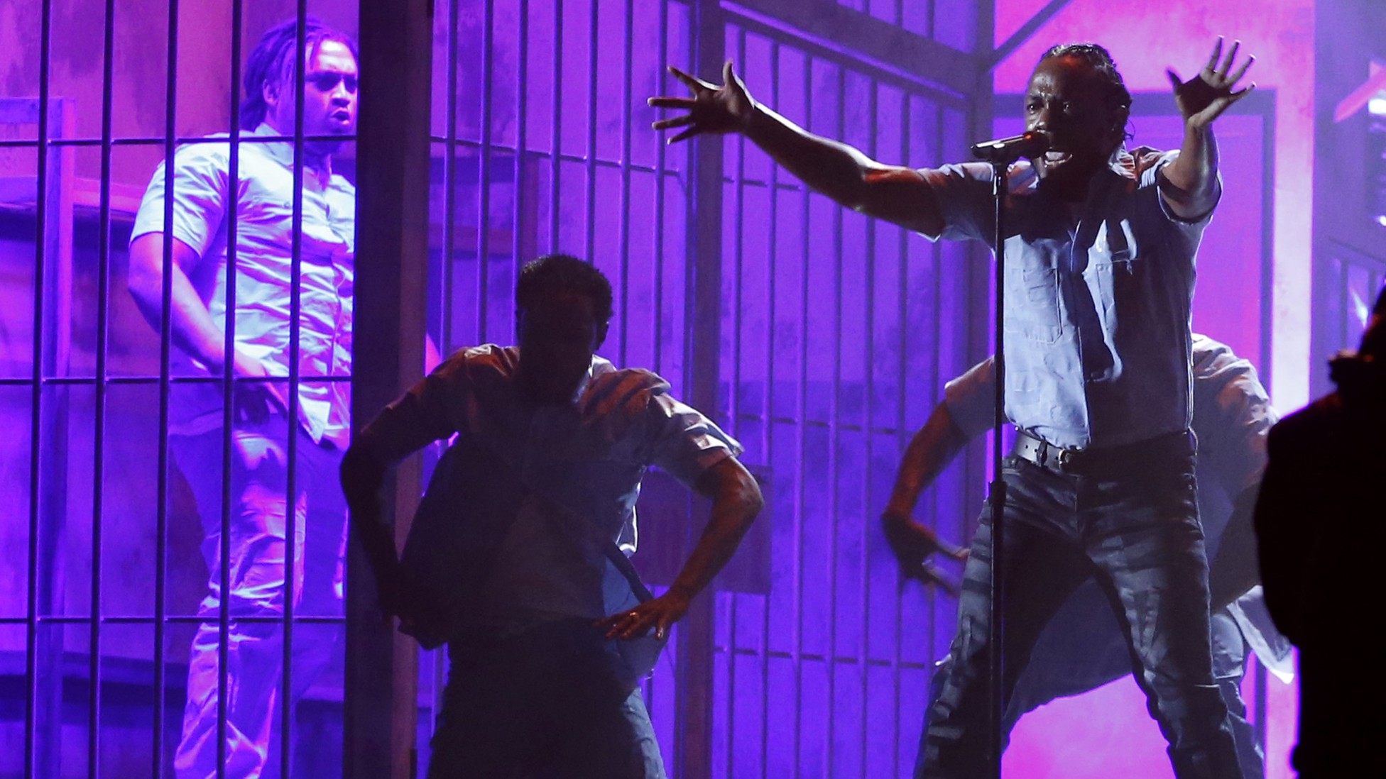 Review: How Kendrick Lamar's Grammys 2016 Performance Shed Light on ...