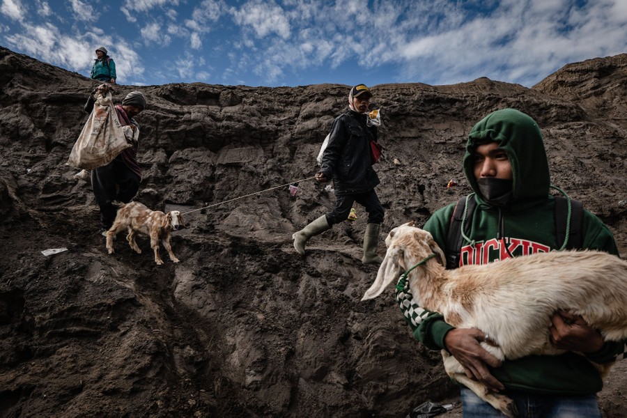 Yadnya Kasada: A Volcanic Ritual in Indonesia - The Atlantic
